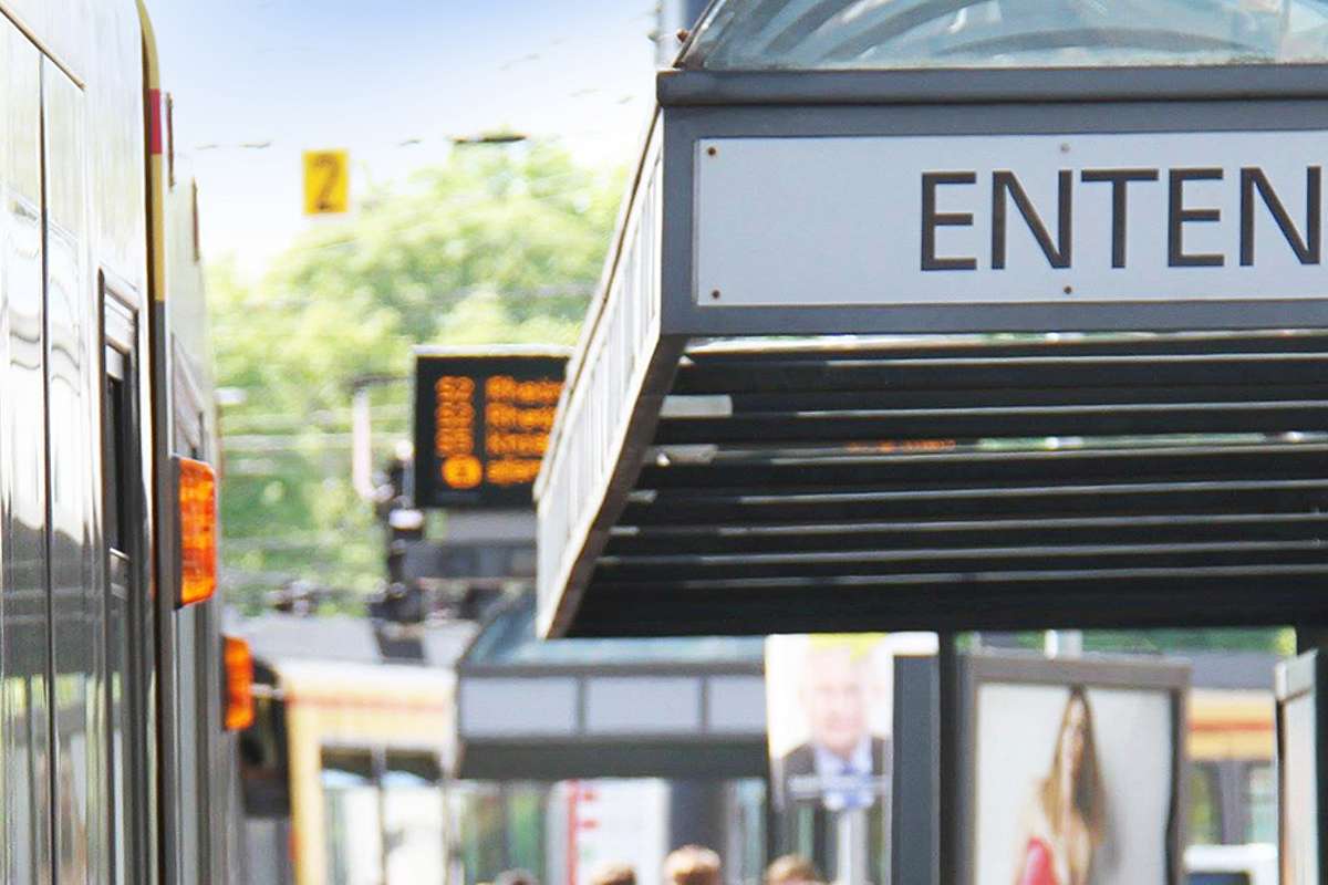 KVV - Karlsruher Verkehrsverbund - Bahn und Bus - Aushangfahrplan